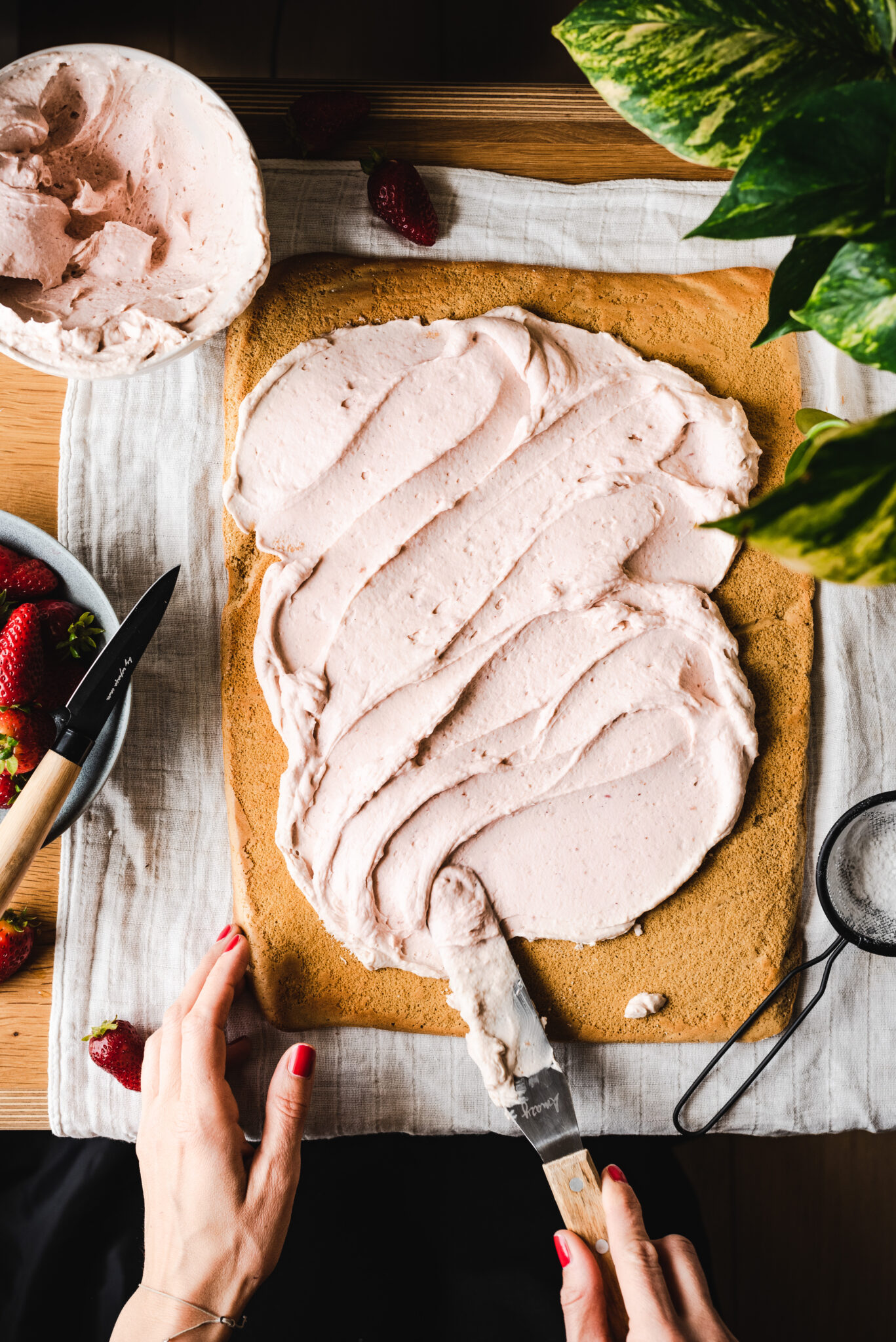 Strawberry White Chocolate Swiss Roll ⋆ The Mellow Kitchn